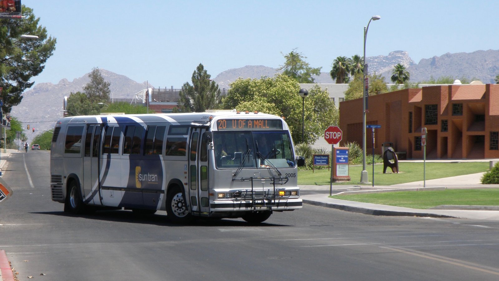 Tucson, Arizona, bets on buses » Yale Climate Connections - April 2024