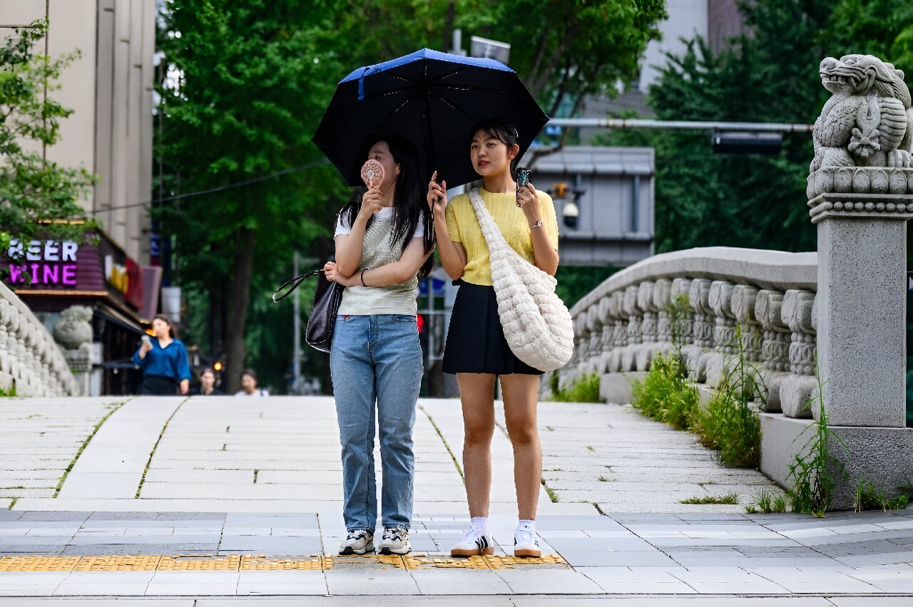 Seoul residents sweating with record ‘tropical nights’ weather - April 2024
