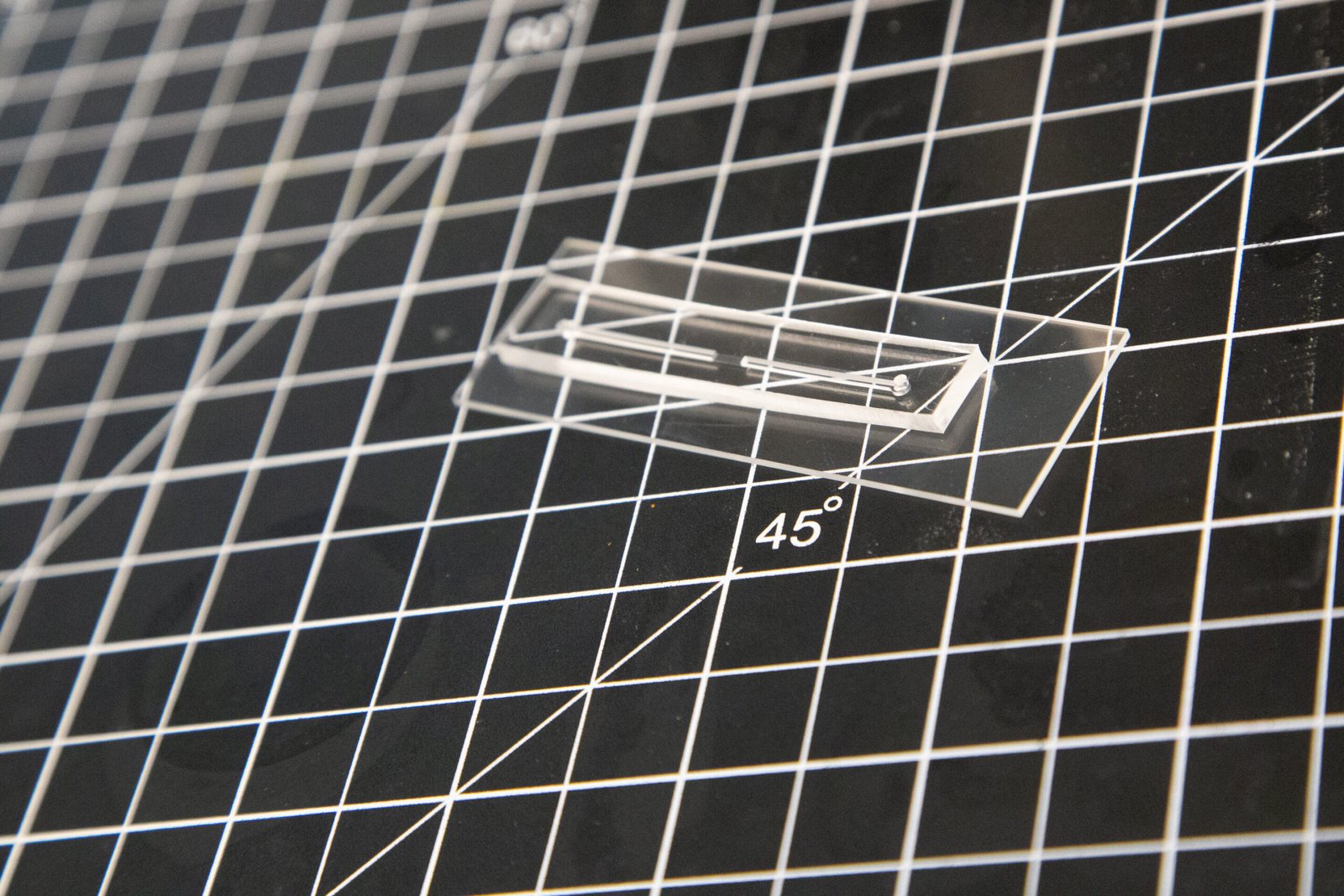 Harnessing gravity to create a low-cost microfluidic device for rapid ...