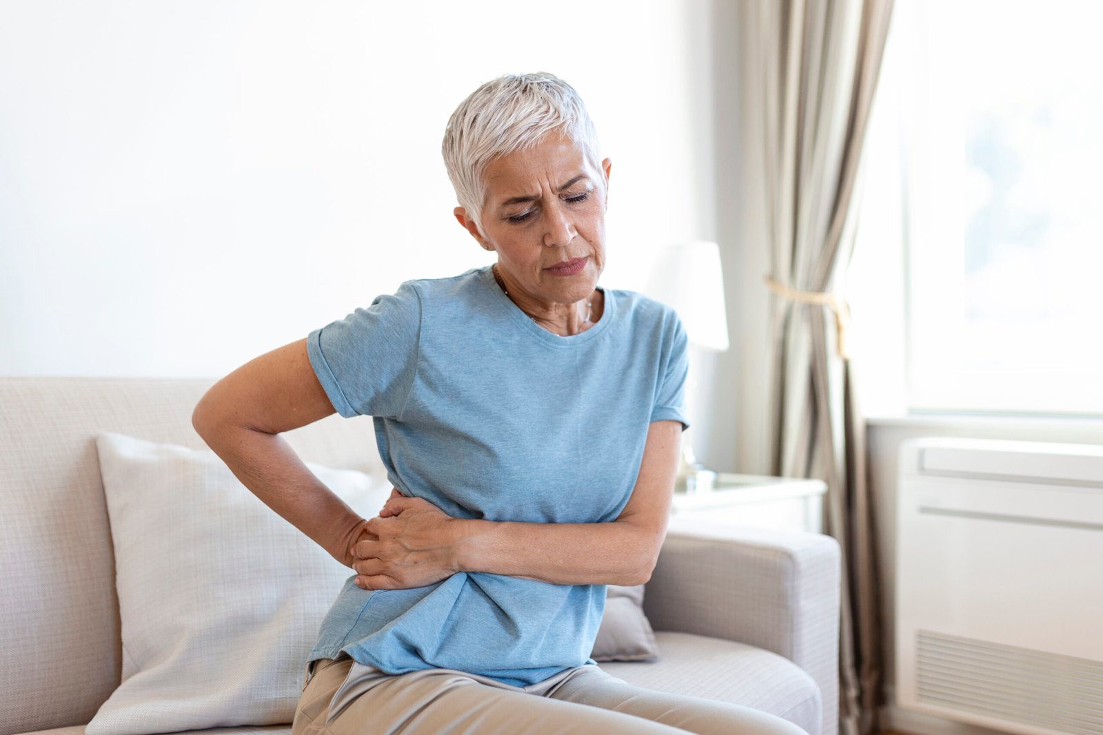 Doctor Reveals Top Causes of Left-Side Rib Pain in Women - April 2025