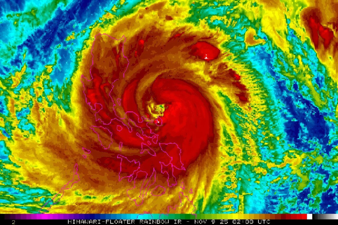 Super Typhoon Fung-wong makes landfall in Philippines - May 2025